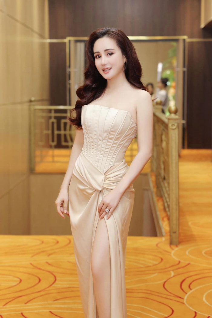 Ca sĩ Vy Oanh: ‘Từ ông xã cho đến gia đình chồng đều tự hào về một người vợ, con dâu như tôi’